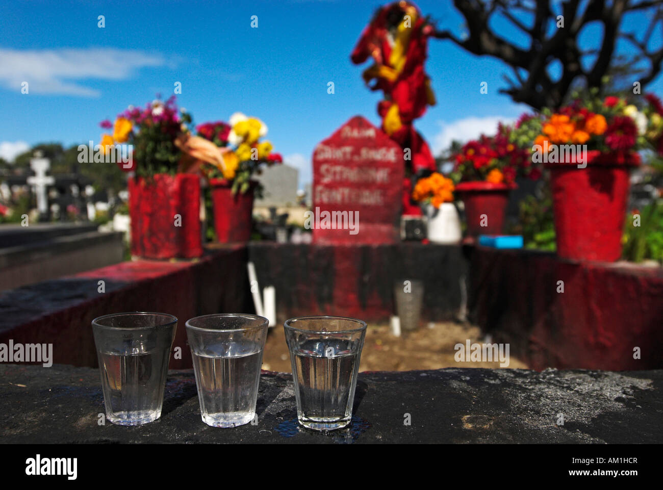 Rotes glas hi-res stock photography and images - Alamy