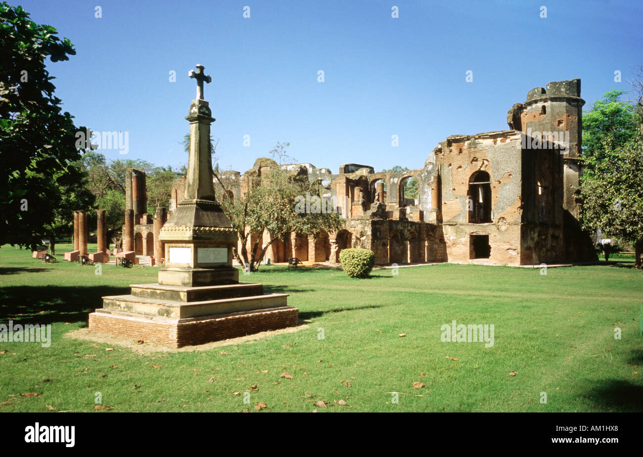 memorial and buildings at the Residency in Lucknow Stock Photo - Alamy