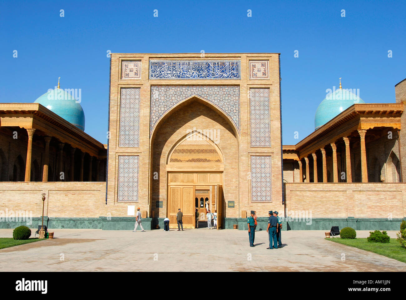 Entrance gate (iwan) decorated with colourful tiles friday mosque Jama ...