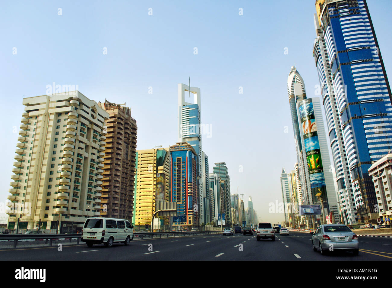 Dubai moderne architektur hi-res stock photography and images - Alamy
