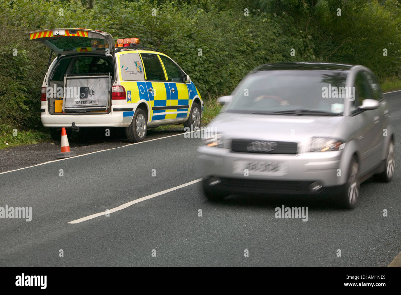 Speed camera police mobile speed hi-res stock photography and images ...