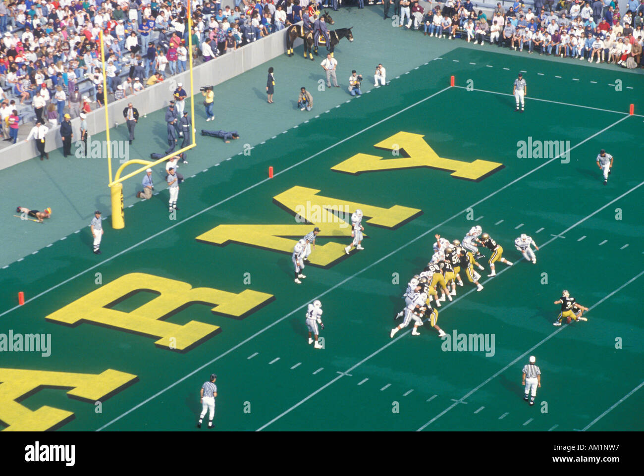College football game army vs hi-res stock photography and images - Alamy