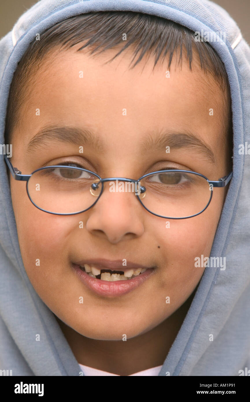 Rotten teeth child hi-res stock photography and images - Alamy