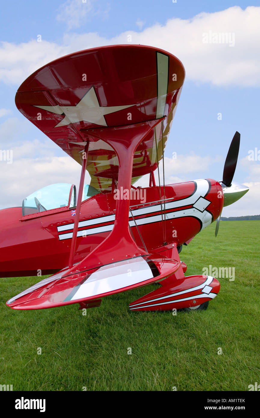 Vintage biplane wings hi-res stock photography and images - Alamy