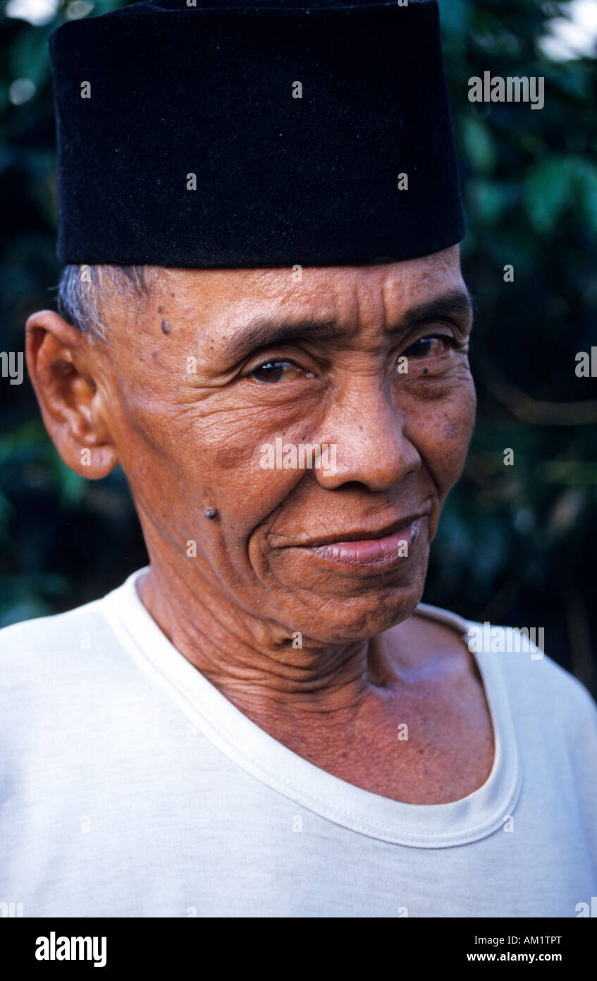 Indonesia, Bali, Blawan, old Indonesian man Stock Photo - Alamy