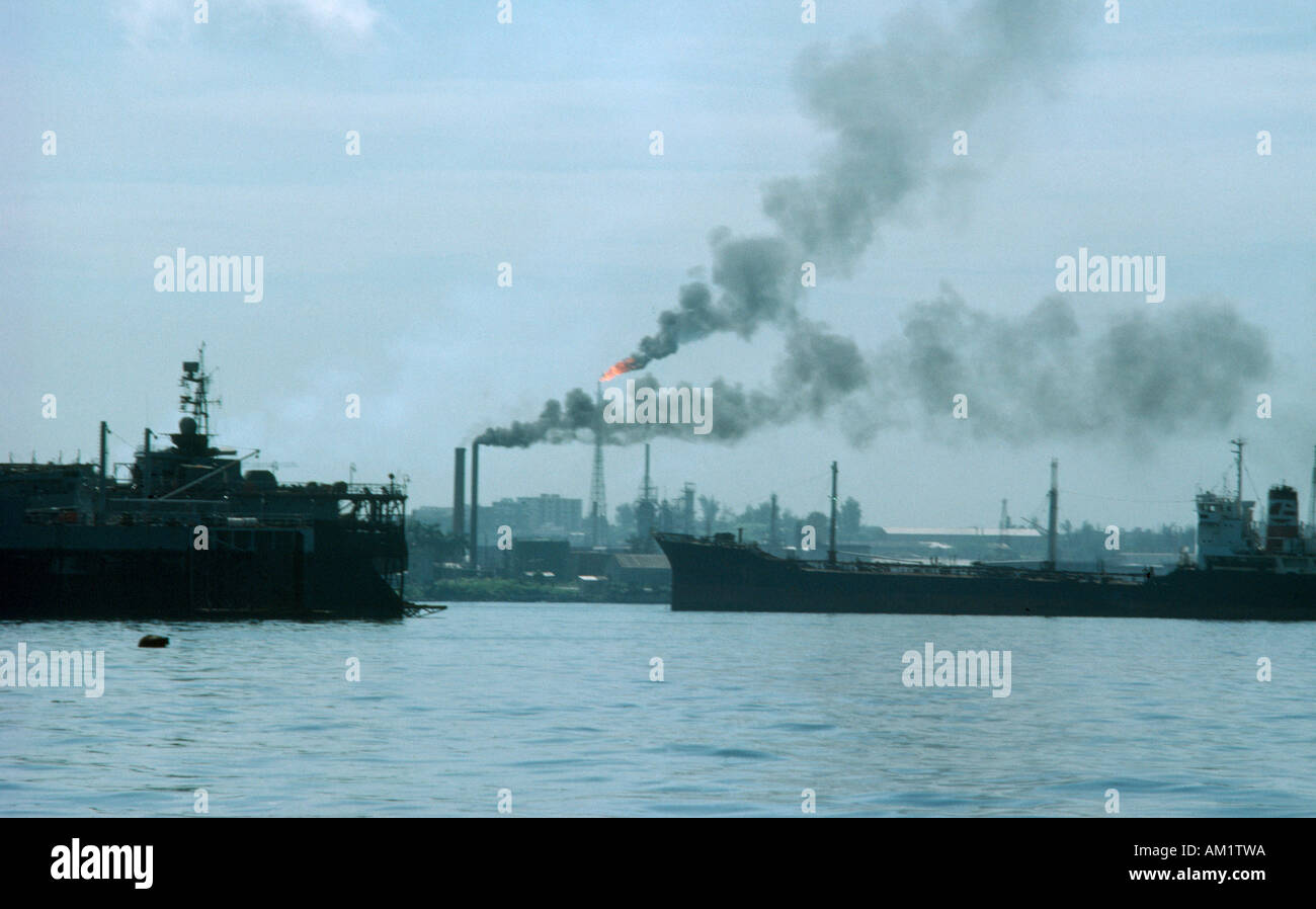Cuban oil refinery hi-res stock photography and images - Alamy