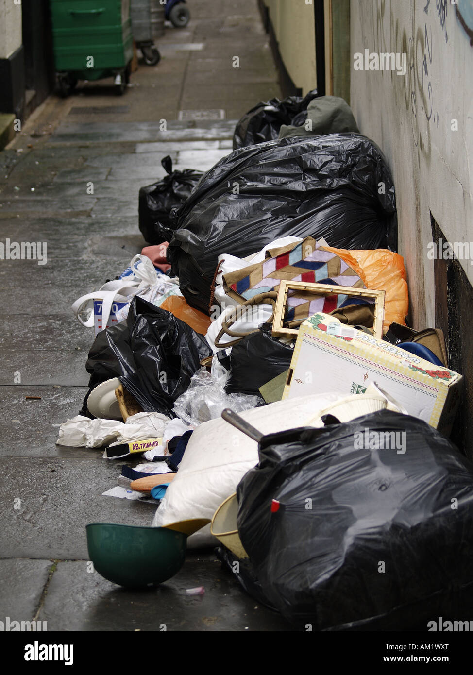 A pile of rubbish in an alleyway Stock Photo - Alamy