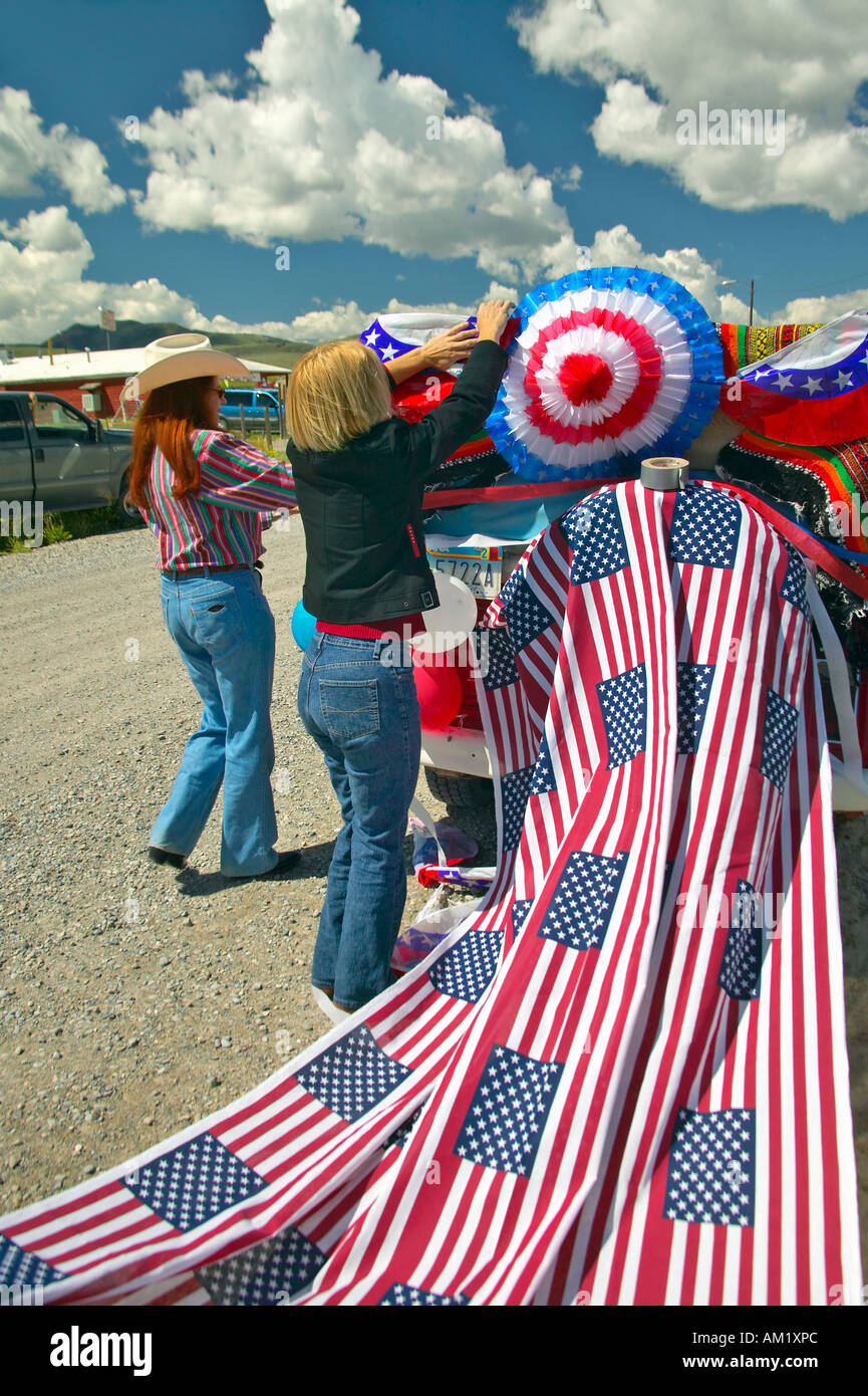 Red car with white stripes hi-res stock photography and images - Alamy