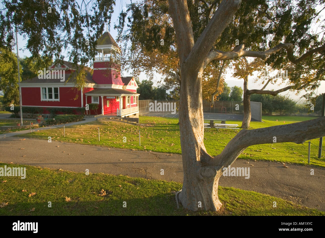 Little red schoolhouse hi-res stock photography and images - Alamy