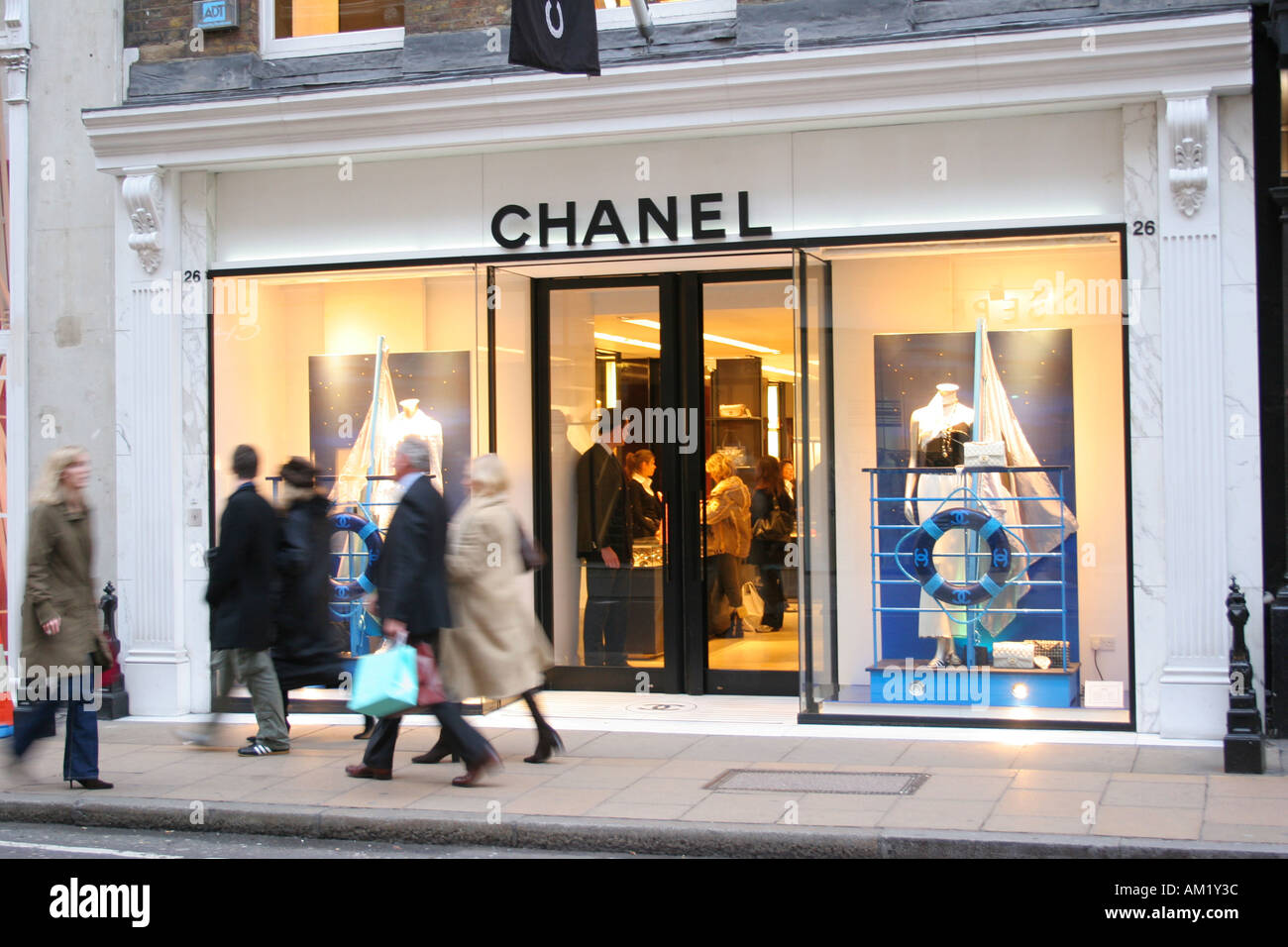 Chanel shop london hi-res stock photography and images - Alamy
