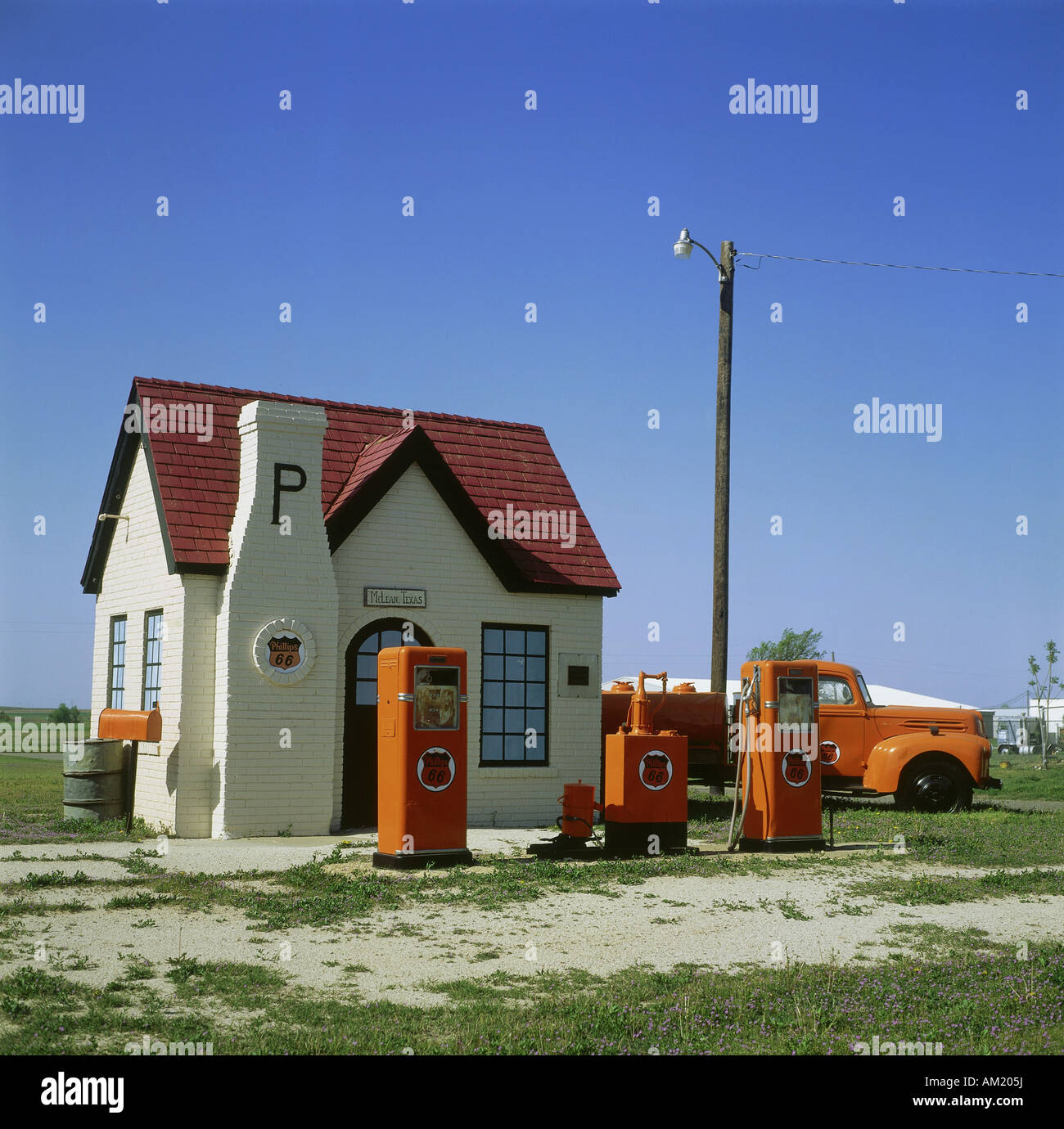 geography / travel, USA, Texas, Route 66, Mc Lean, historical Gas ...