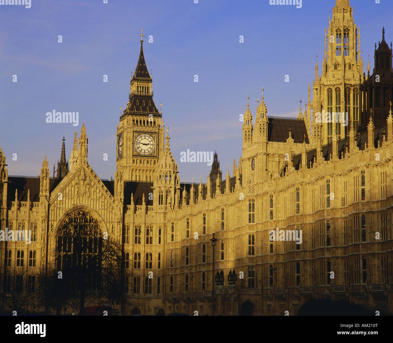 Churches london england hi-res stock photography and images - Alamy