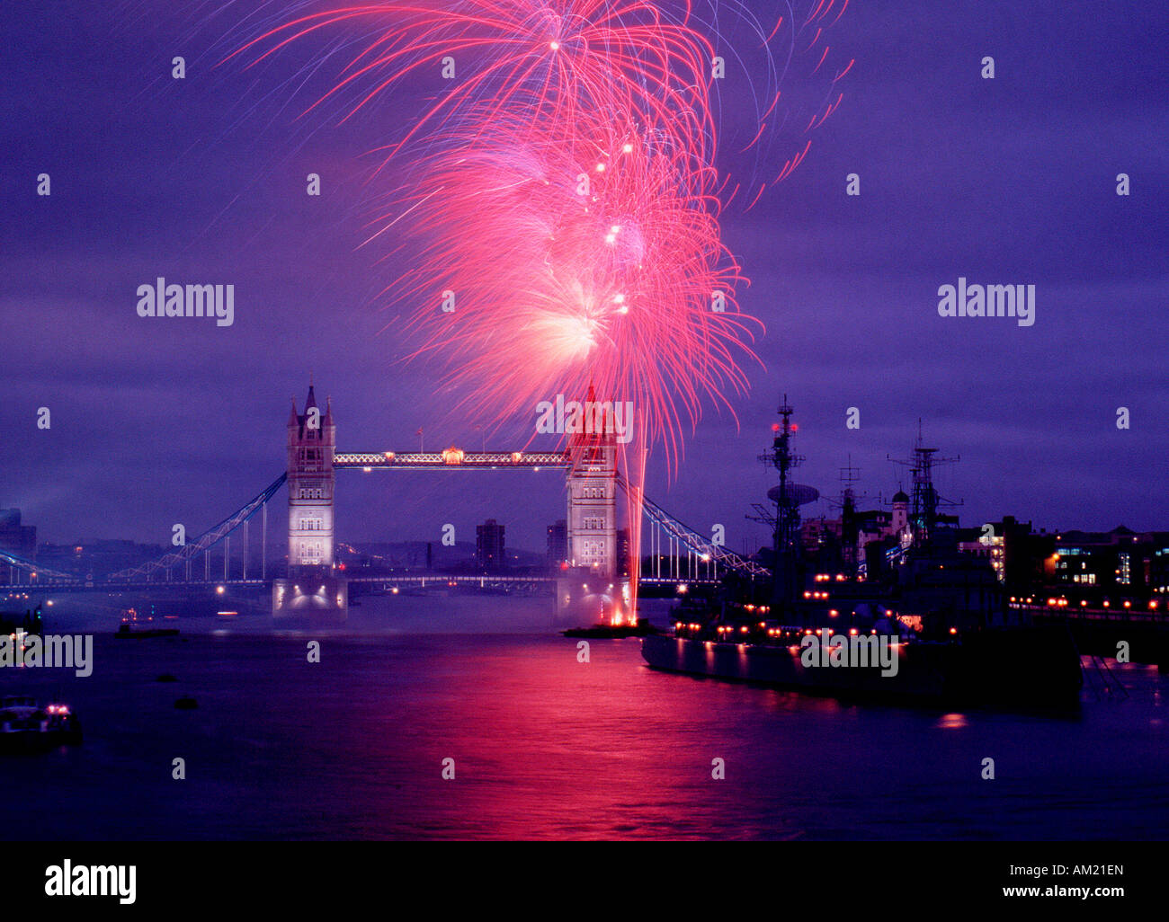 Tower bridge london night fireworks hi-res stock photography and images ...