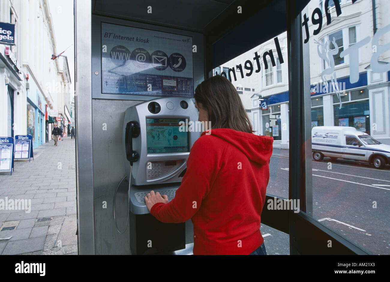 Public internet booth hi-res stock photography and images - Alamy