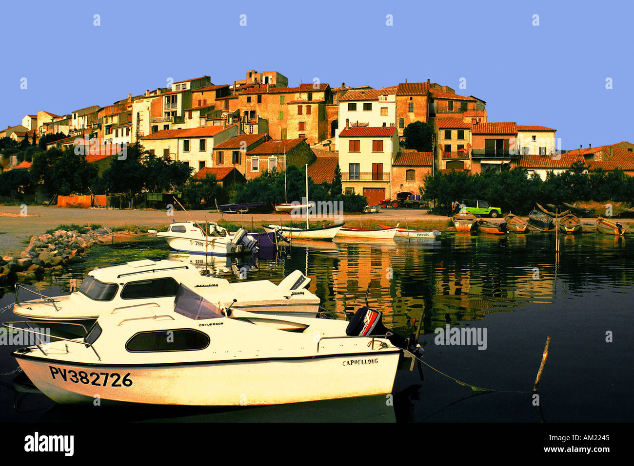 France aude bages village lake hi-res stock photography and images - Alamy