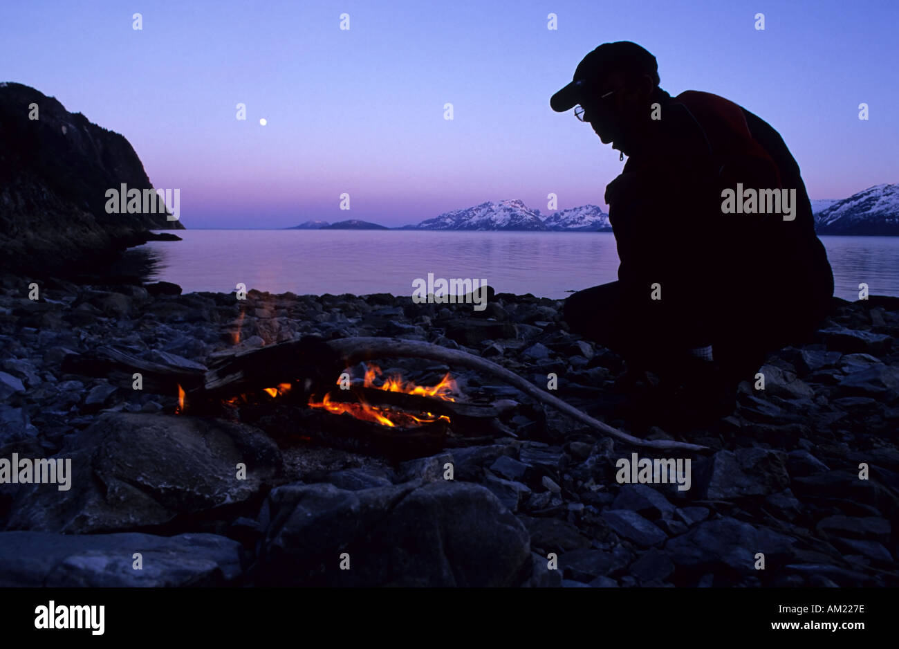 Campfire by the bay hi-res stock photography and images - Alamy