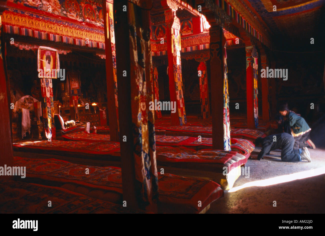 Sakya monks hi-res stock photography and images - Alamy