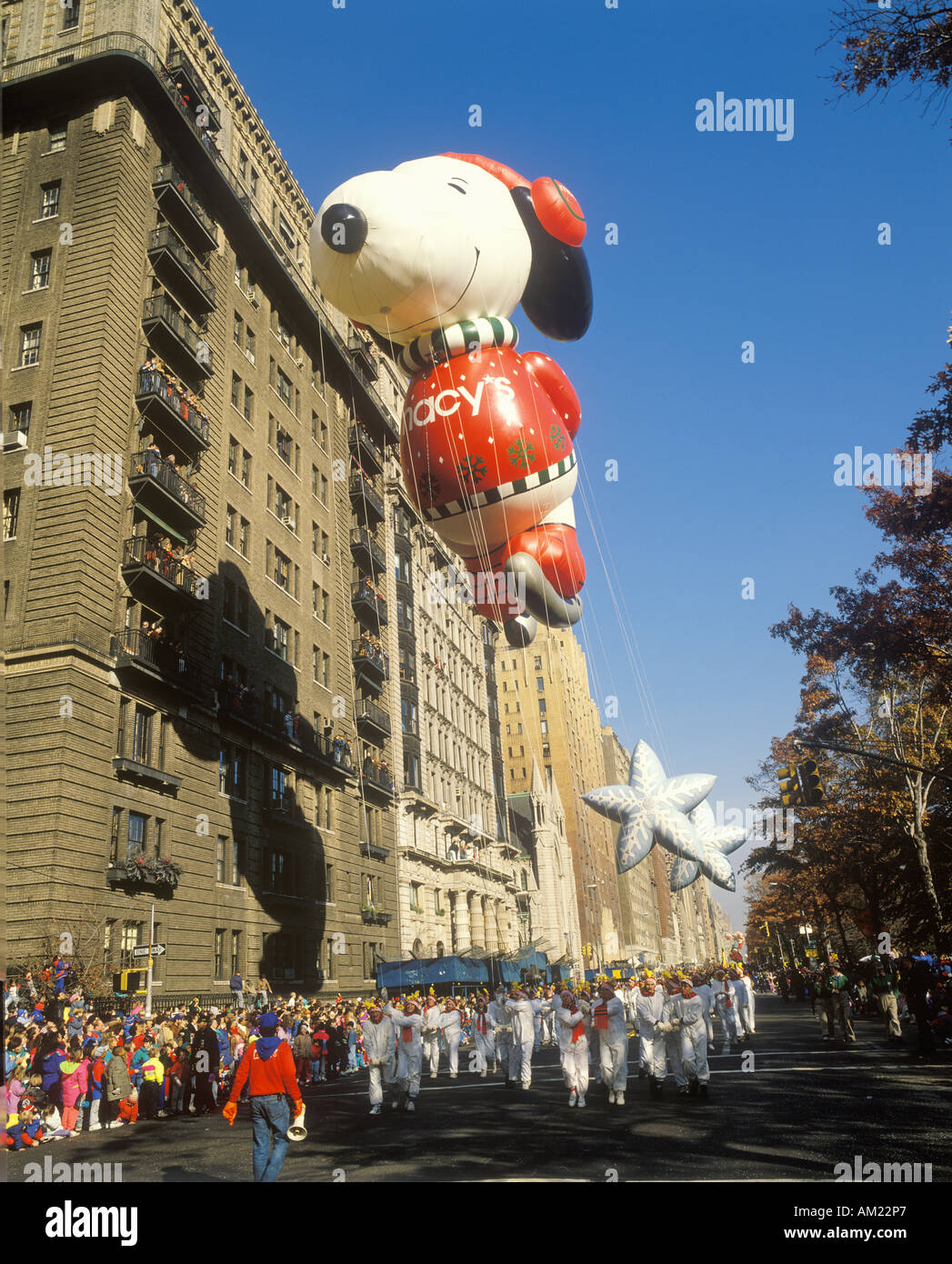 Snoopy and Woodstock Balloons in Macy s Thanksgiving Day Parade New ...