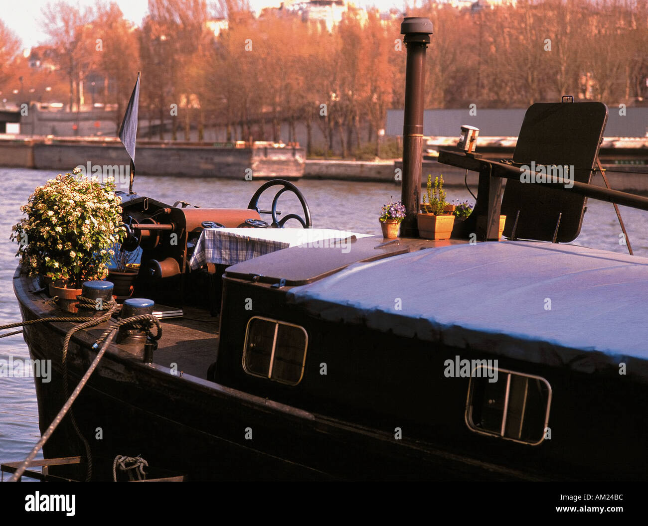 france paris river seine barge port debilly david martyn hughes Stock ...