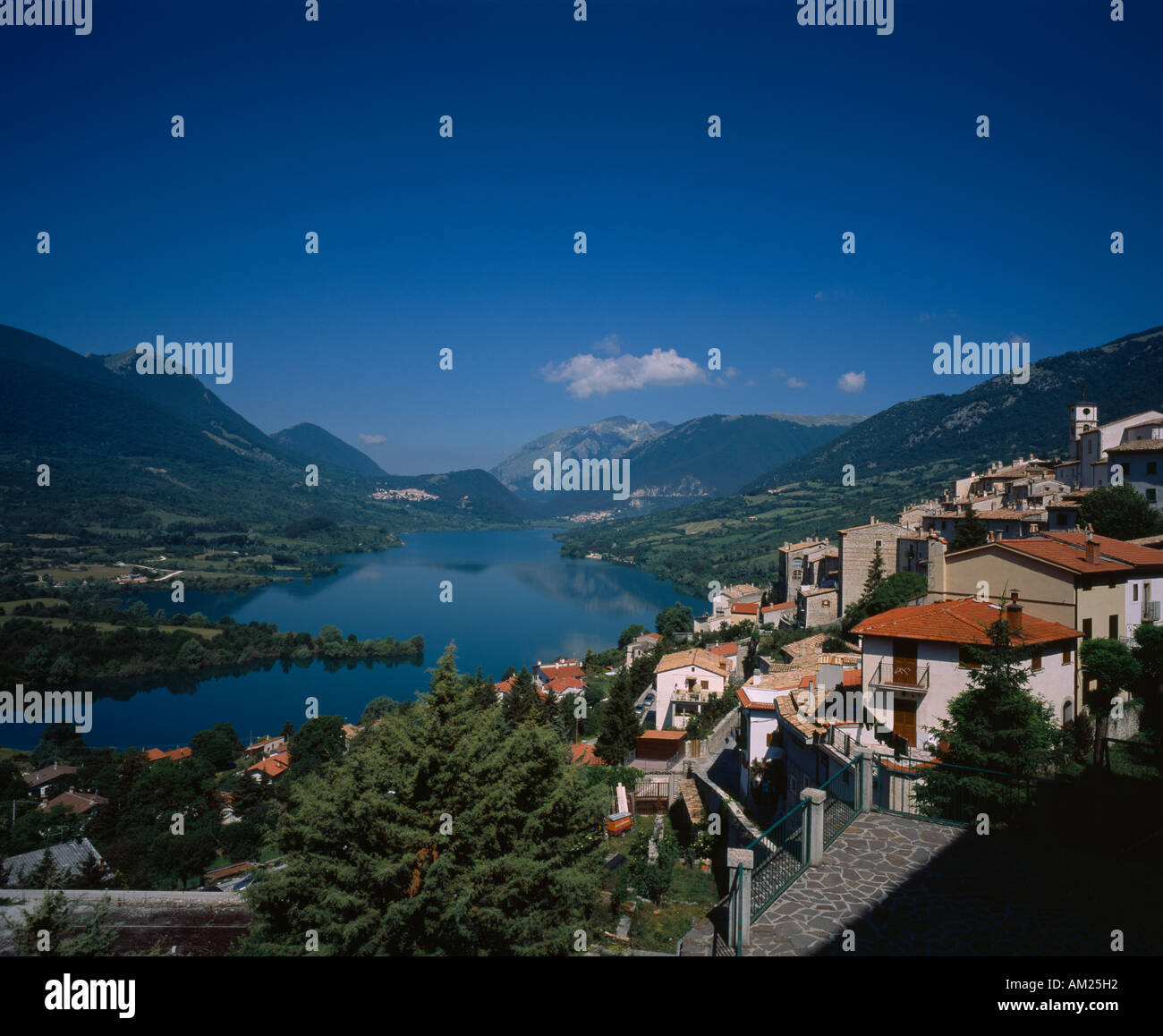Lago di barrea hi-res stock photography and images - Alamy