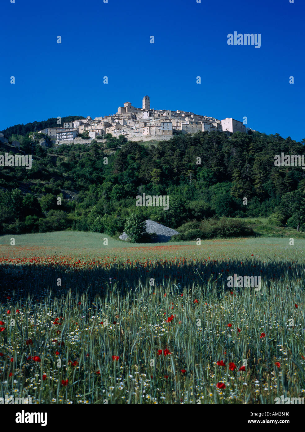 ITALY Abruzzo Castel del Monte Stock Photo - Alamy