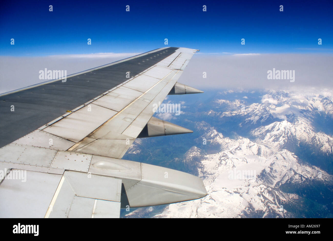 Airplane flying over french alps hi-res stock photography and images ...