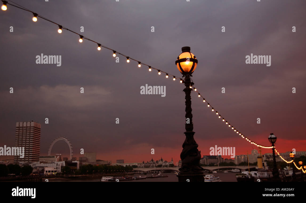 London embankment hi-res stock photography and images - Alamy