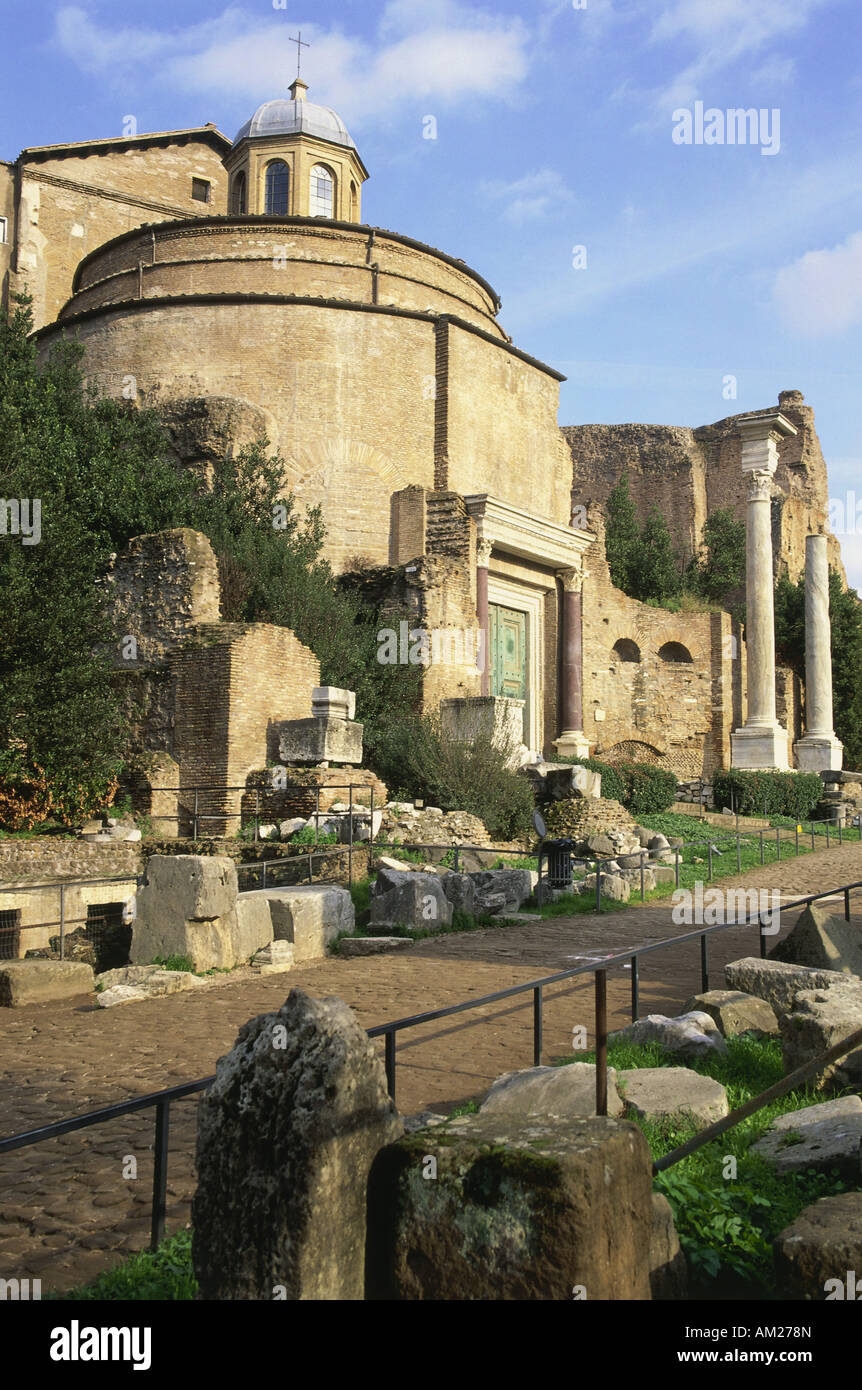 Border triangle hi-res stock photography and images - Alamy