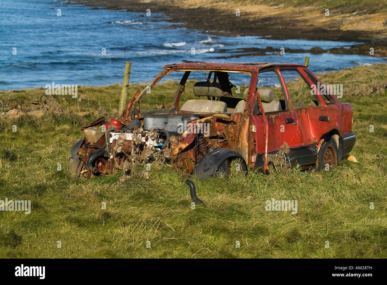 dh Abandoned rusty car ENVIRONMENT WASTE UK SCOTLAND Dumped wrecked old ...