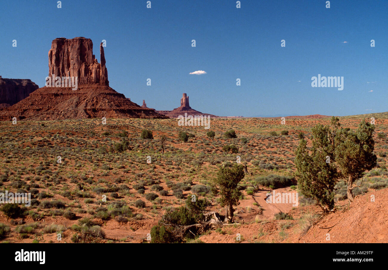 Mounment valley hi-res stock photography and images - Alamy