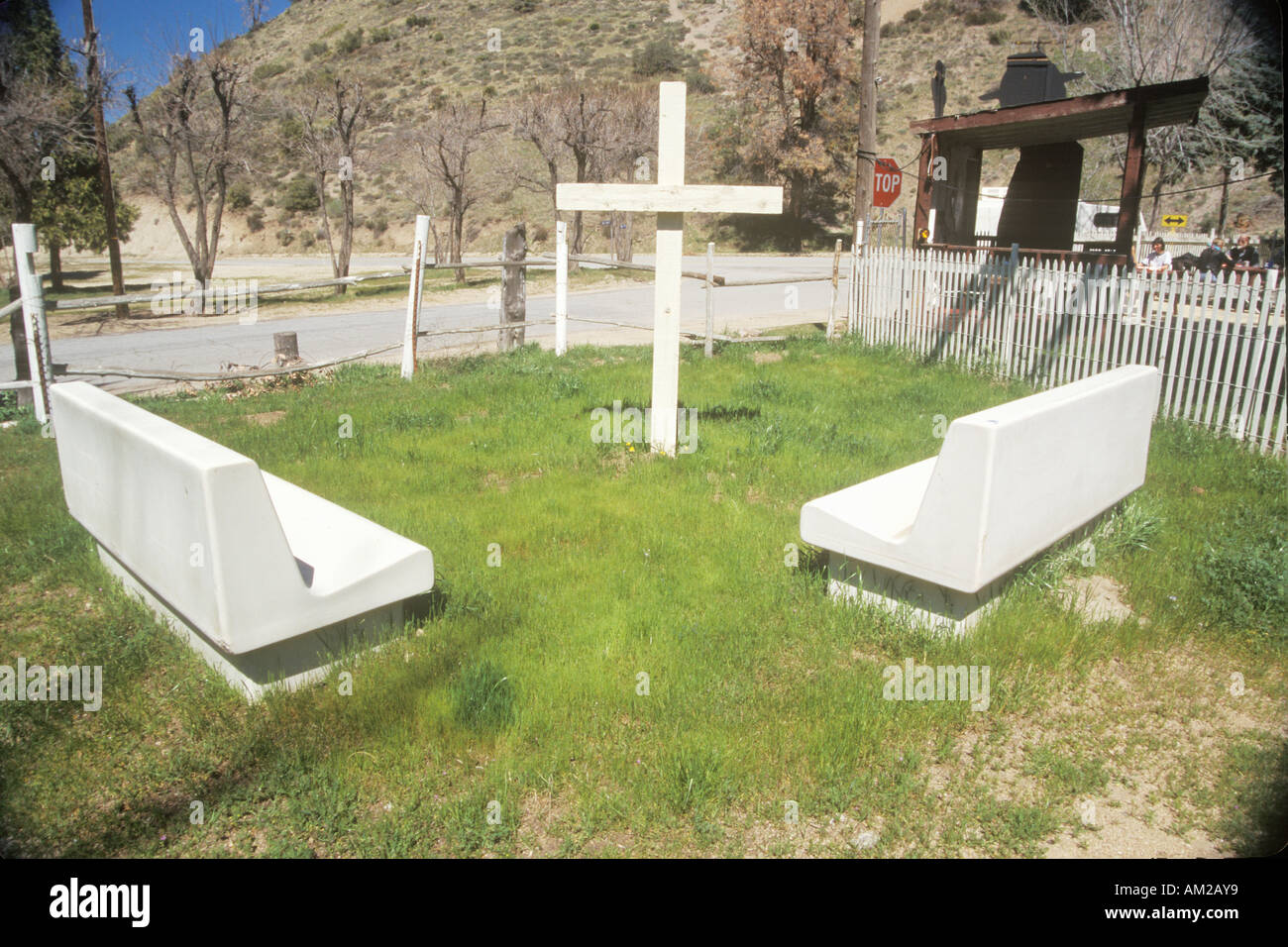 Cross and benches in Central California Stock Photo - Alamy