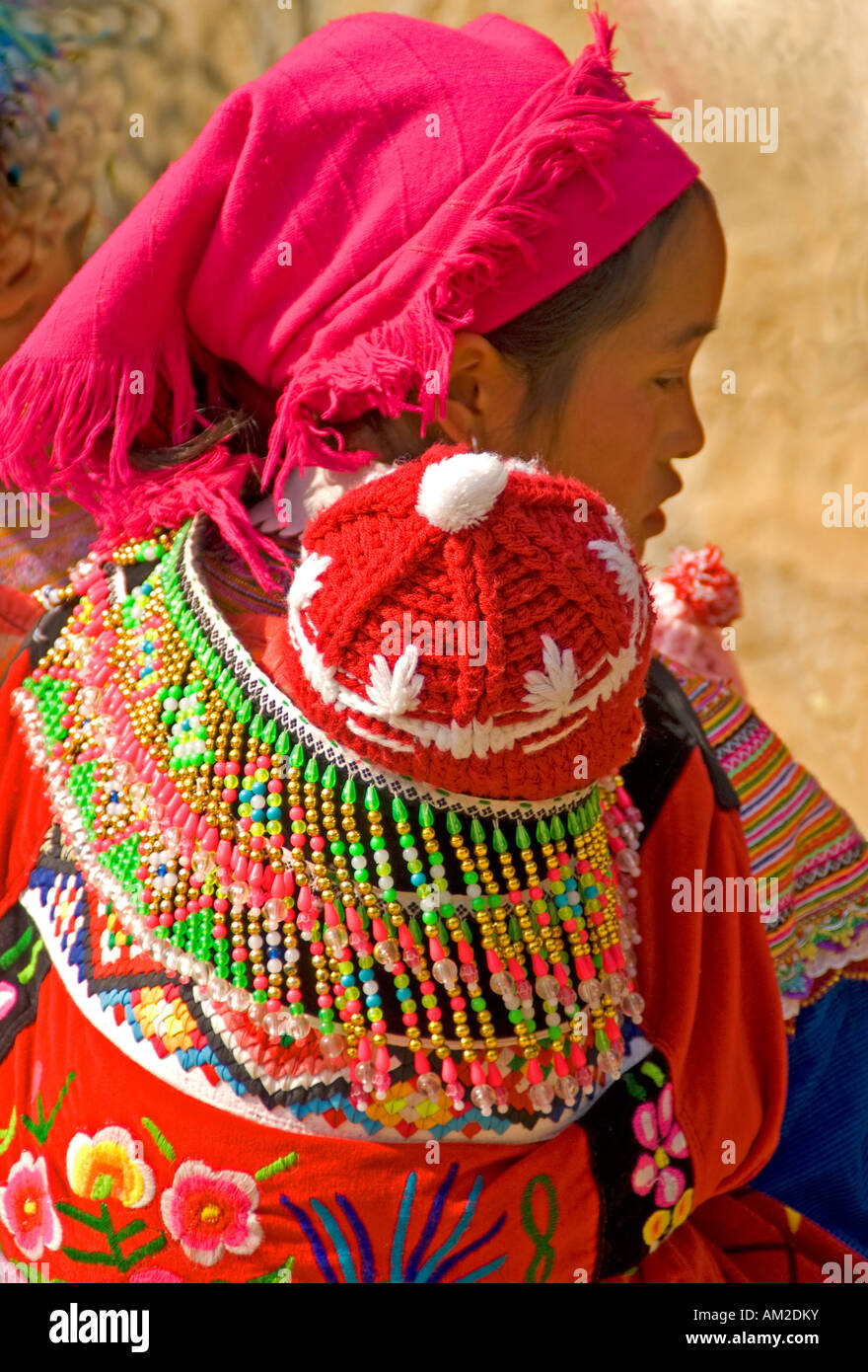 Young hmong mother carrying baby hi-res stock photography and images ...