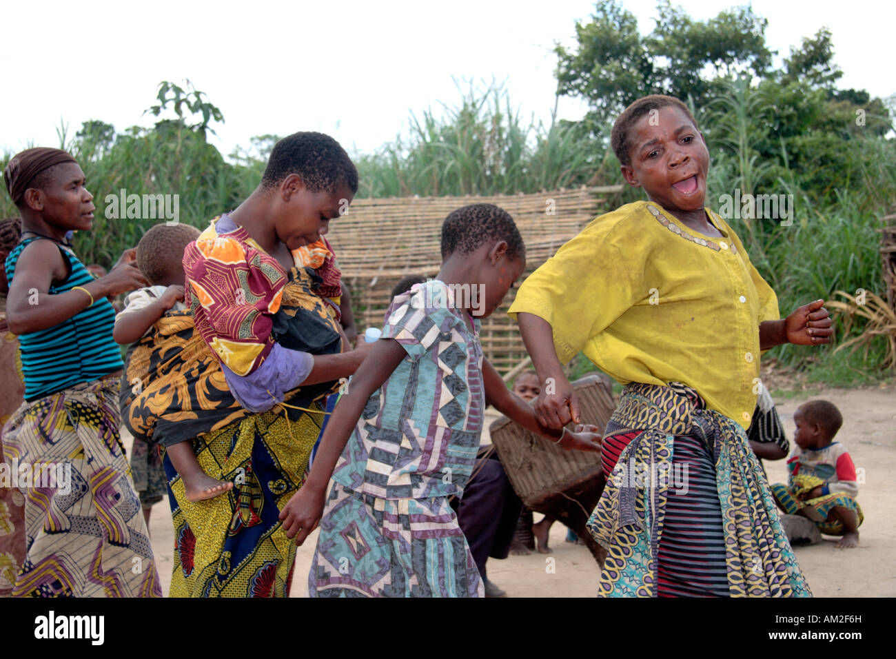 Mbuti hi-res stock photography and images - Alamy