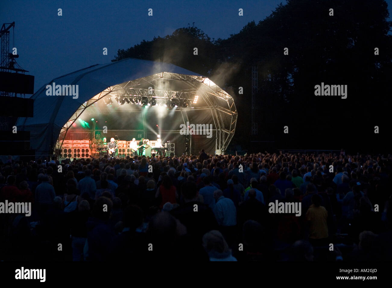 Status quo concert hi-res stock photography and images - Alamy