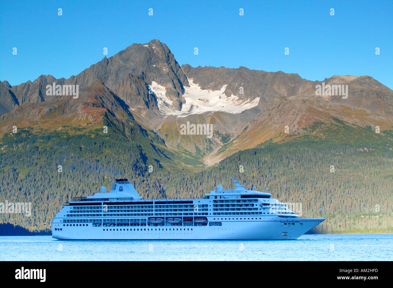 The Radisson Seven Seas Cruises ship Seven Seas Mariner in Resurrection ...