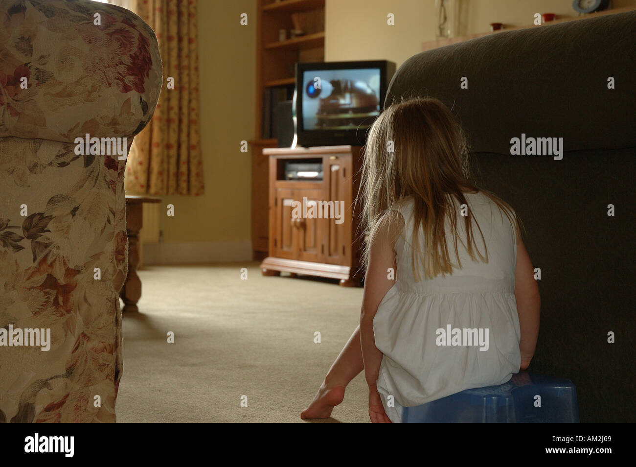 Scared children watching tv hi-res stock photography and images - Alamy