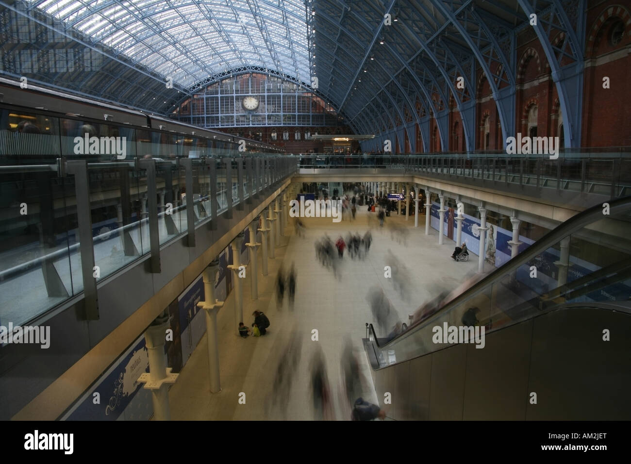 Concourse St Pancras Station London Stock Photo - Alamy