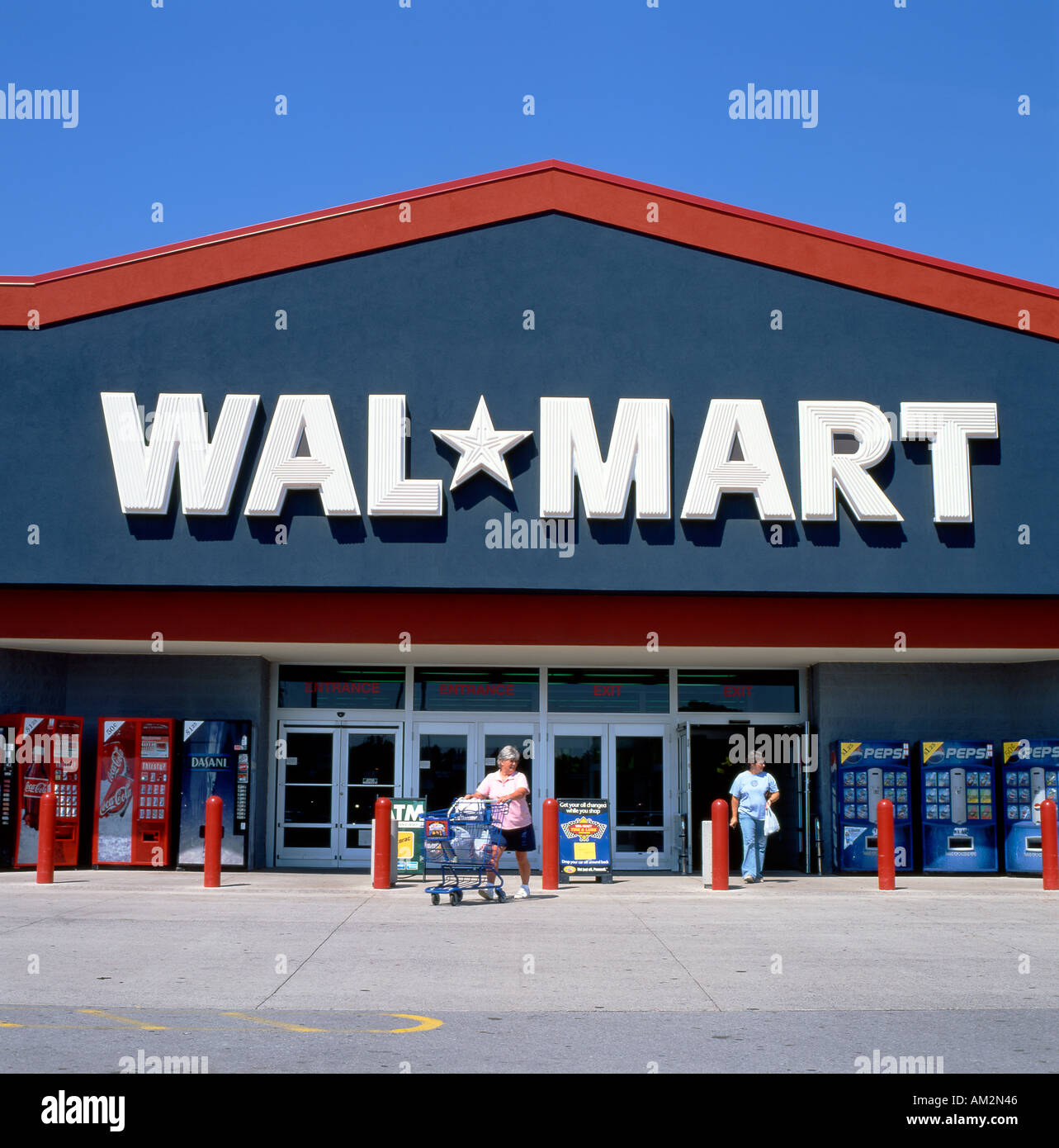 Walmart shopping cart High Resolution Stock Photography and Images - Alamy