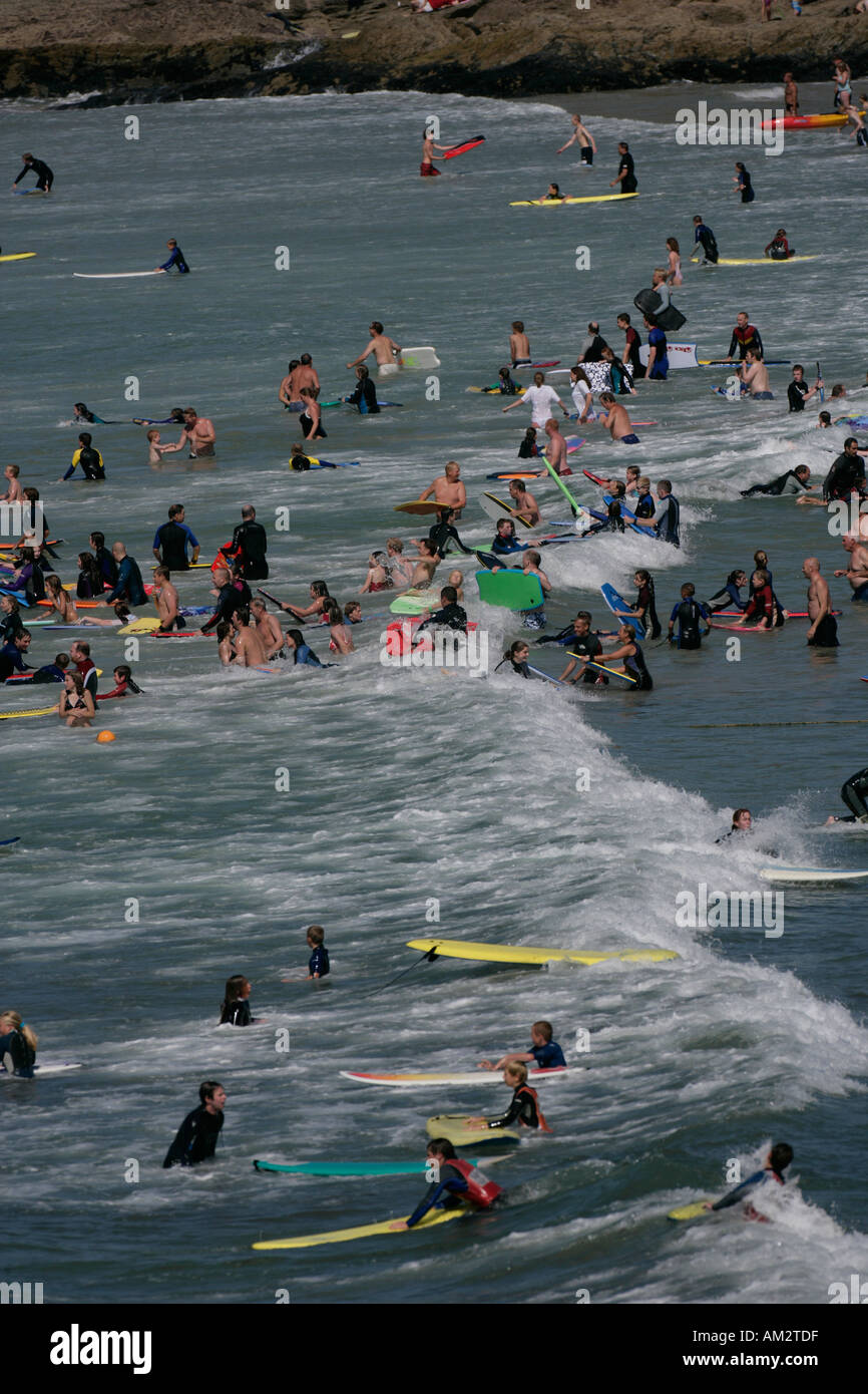 Crowded conditions hi-res stock photography and images - Alamy