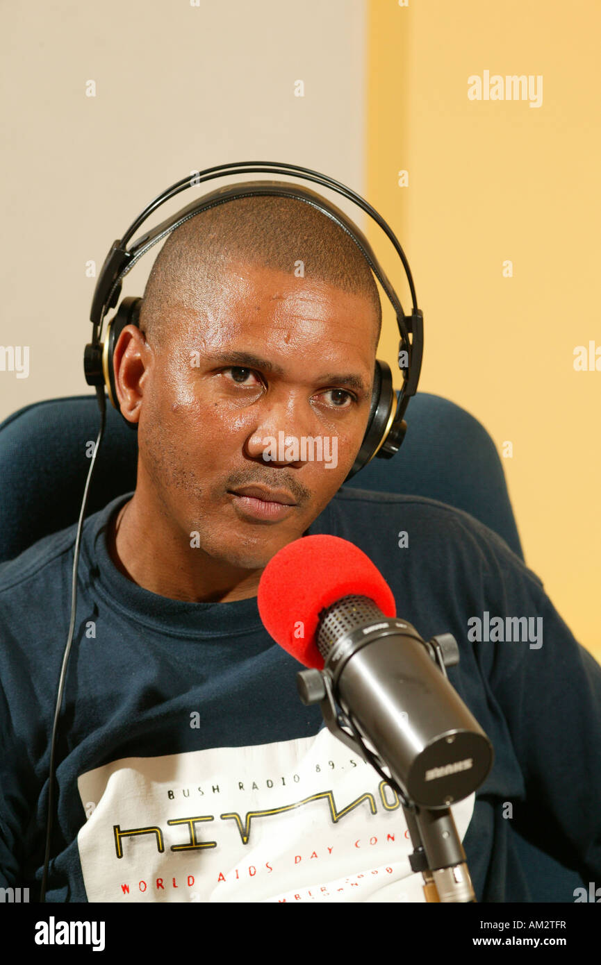 Radio presenter hi-res stock photography and images - Alamy