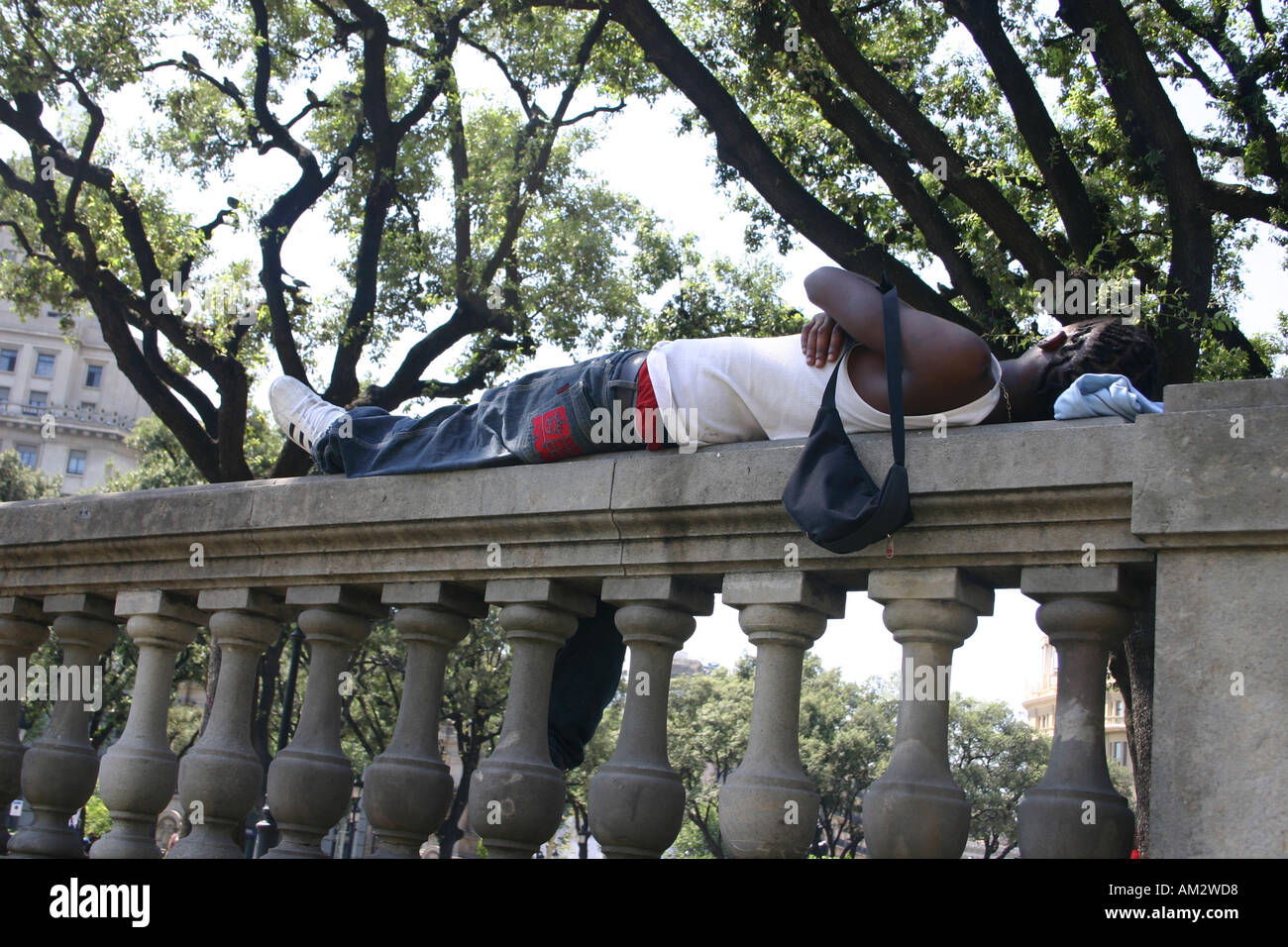 Siesta time in Placa Catalunya, central Barcelona, Spain Stock Photo ...