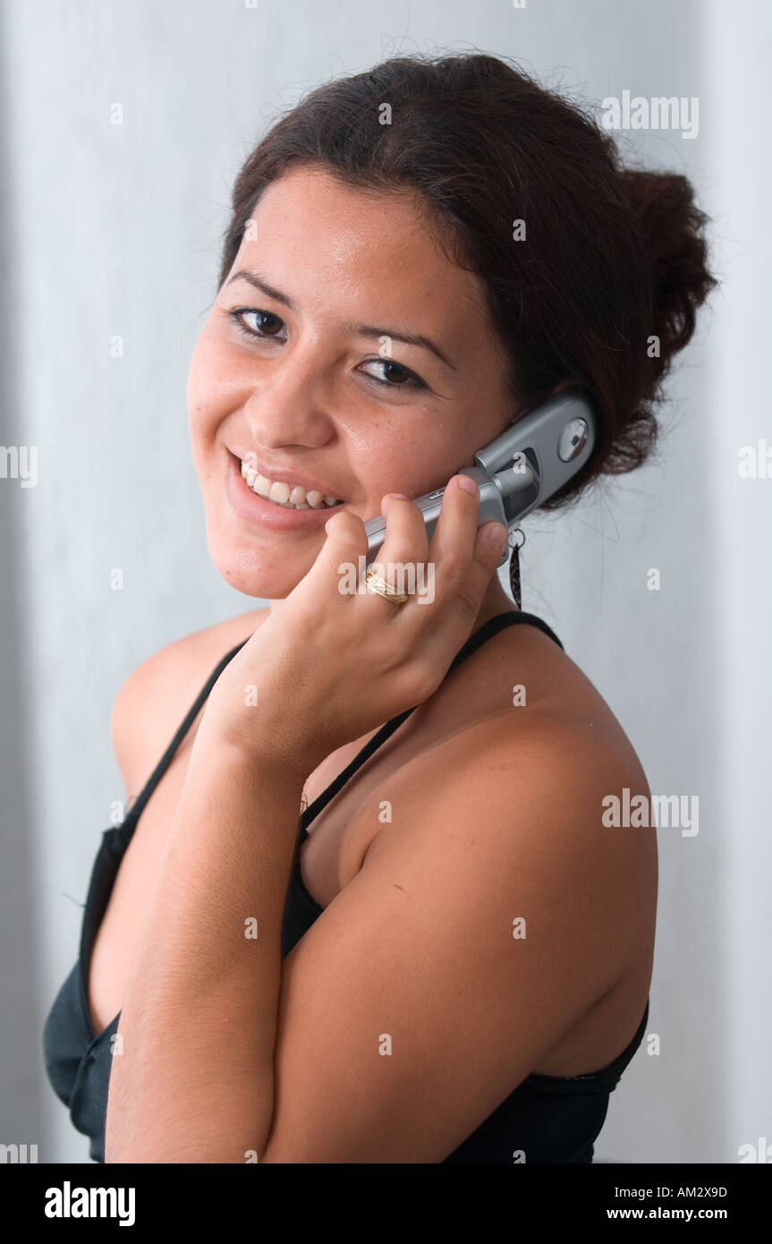 Femme telephone mobile hi-res stock photography and images - Alamy