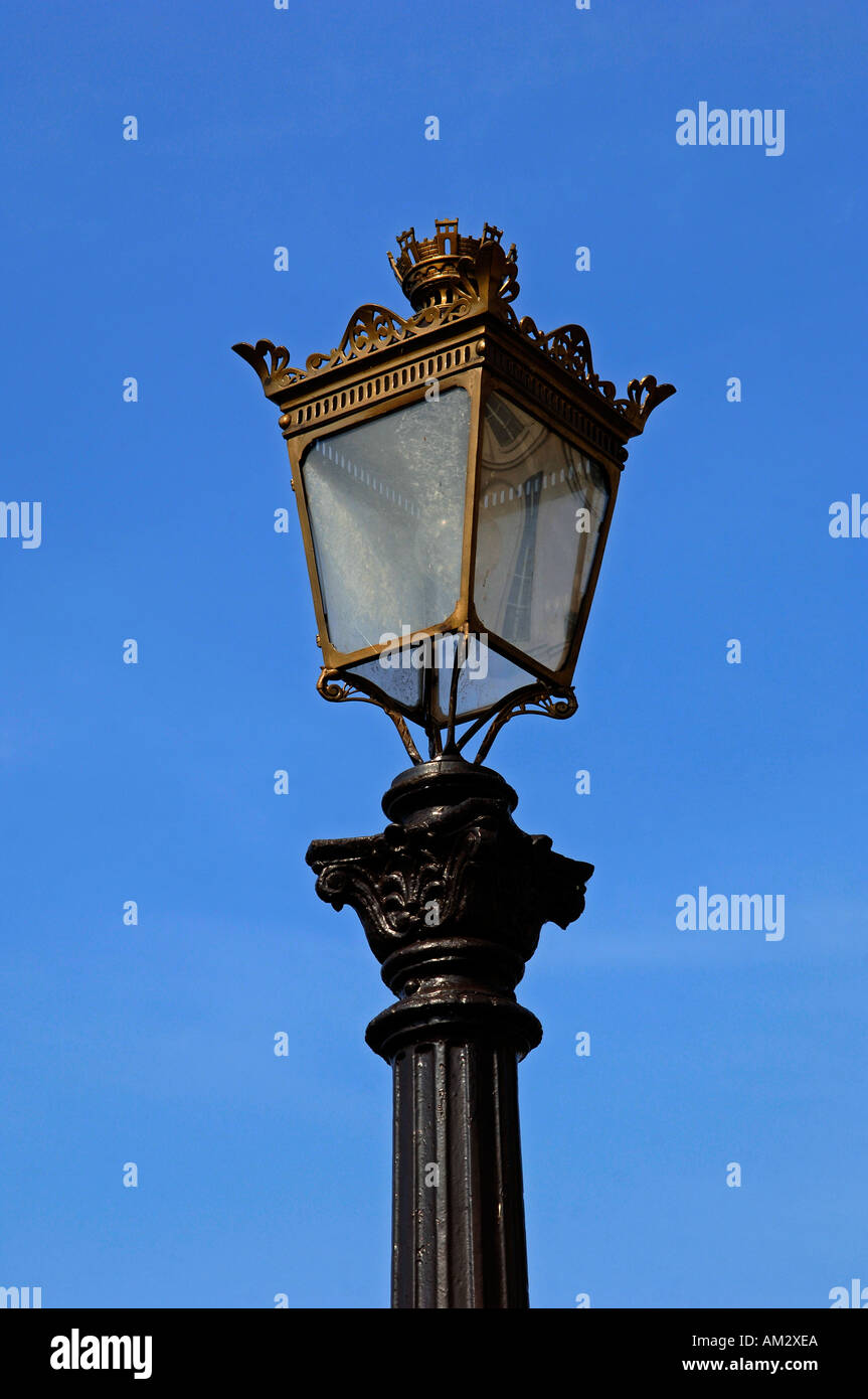 Ornate lamp post on pont hi-res stock photography and images - Alamy