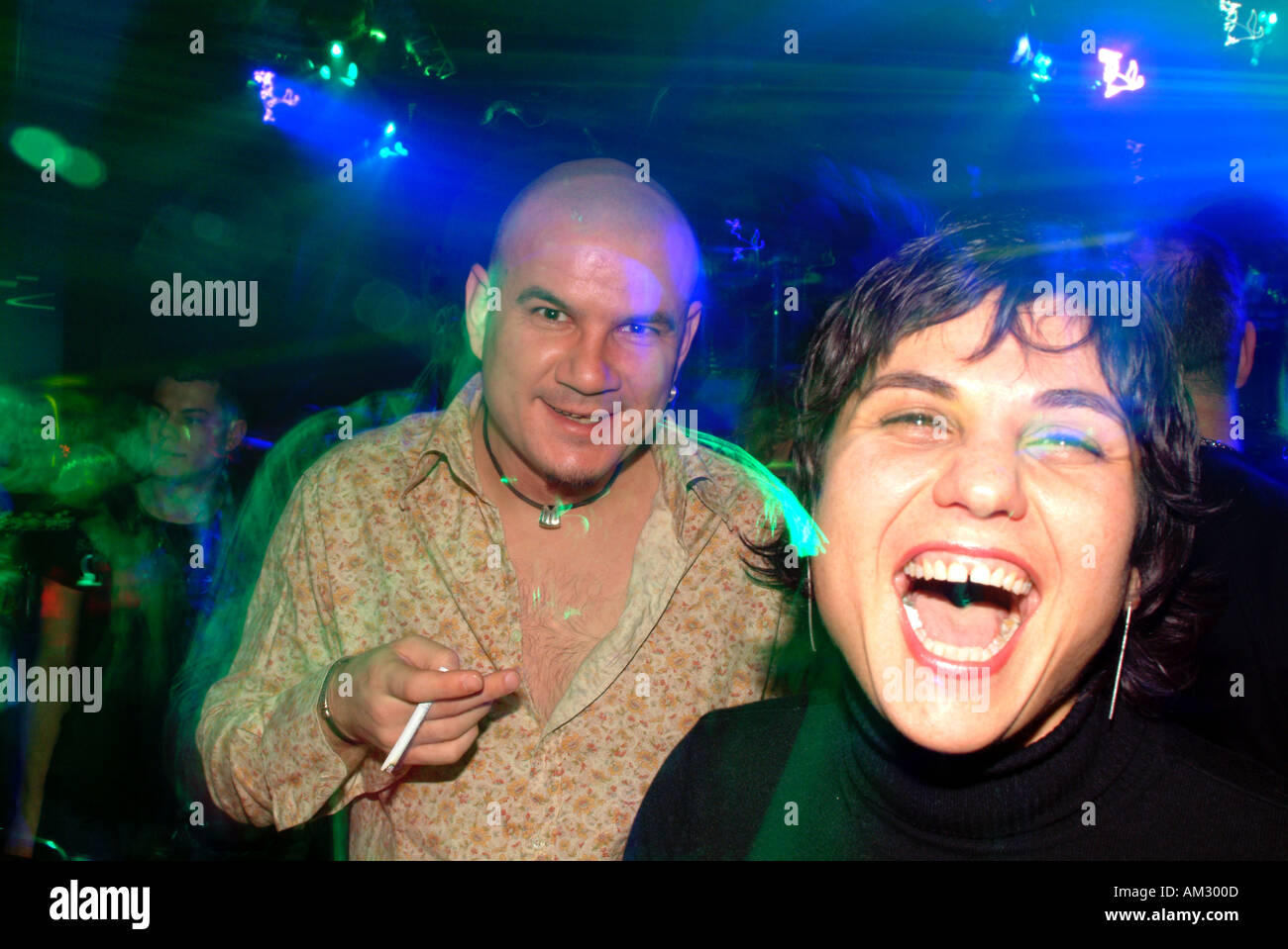 Laughing crowd club hi-res stock photography and images - Alamy