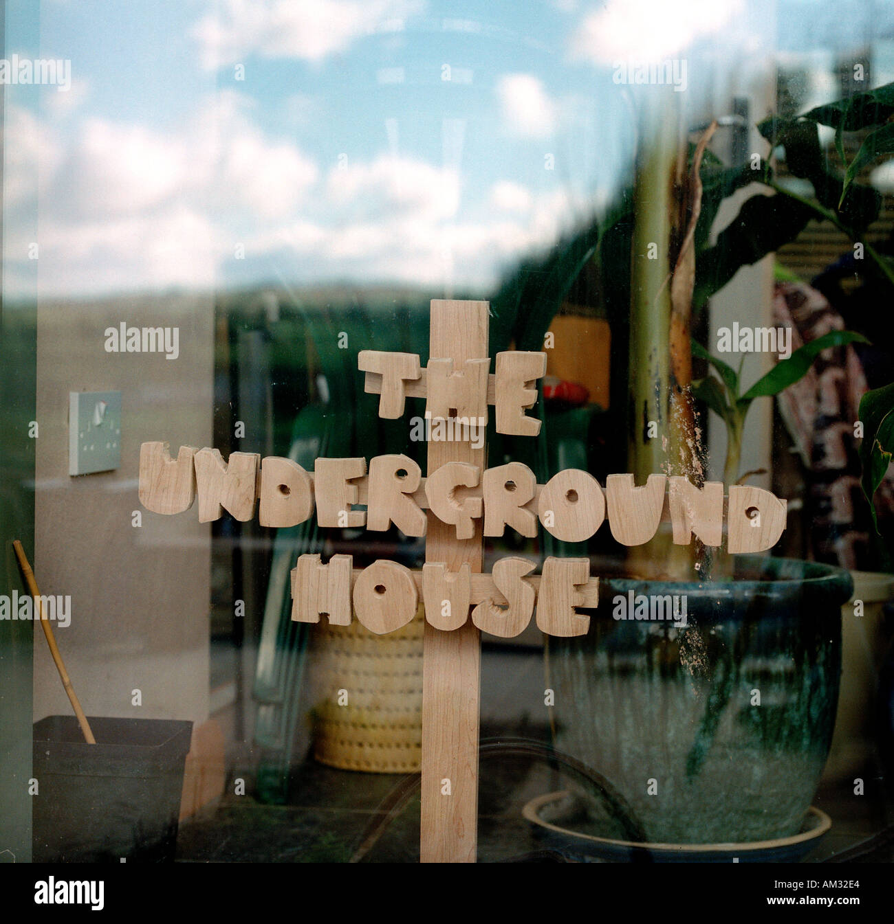 Helen Reddy and Husband Phil and son Tom at their house in Heights ...