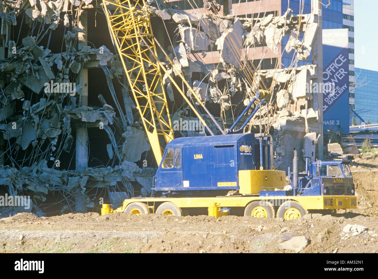 Tearing down building Stock Photo - Alamy