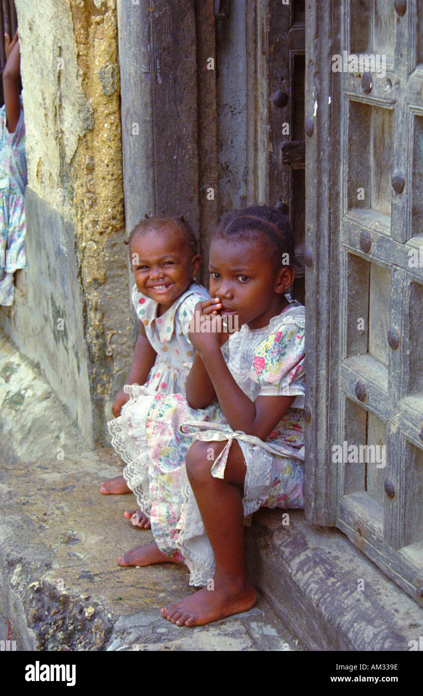 Kids playing in an Arab doorway Stock Photo - Alamy