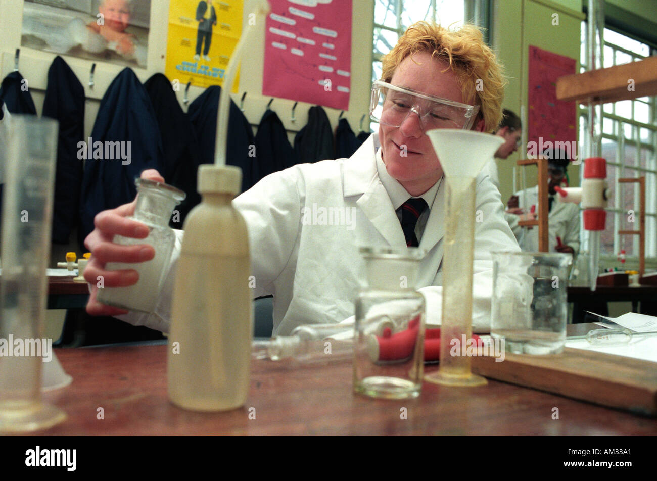 Secondary school science class Stock Photo - Alamy