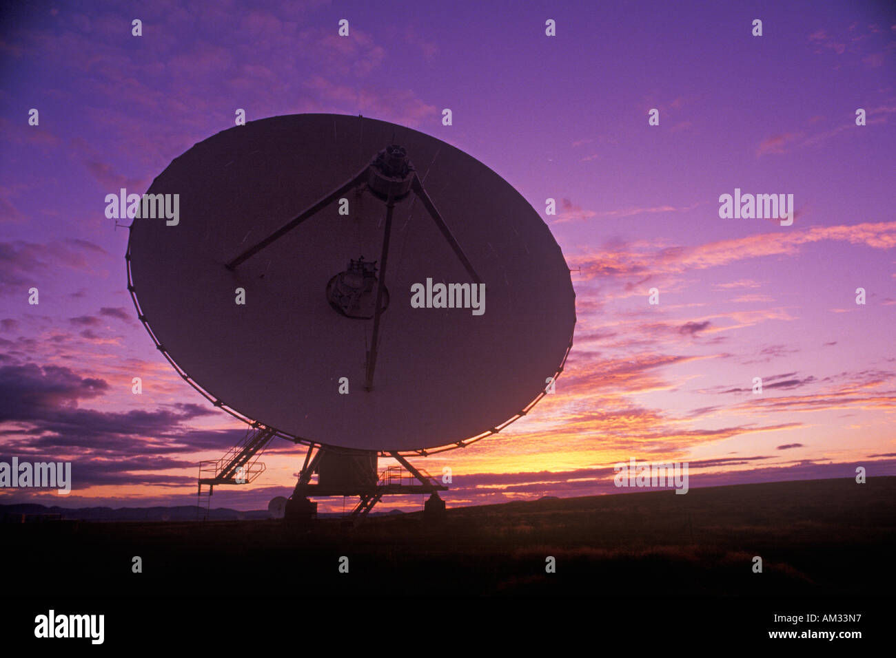 Radio telescope dishes at National Radio Astronomy Observatory in ...