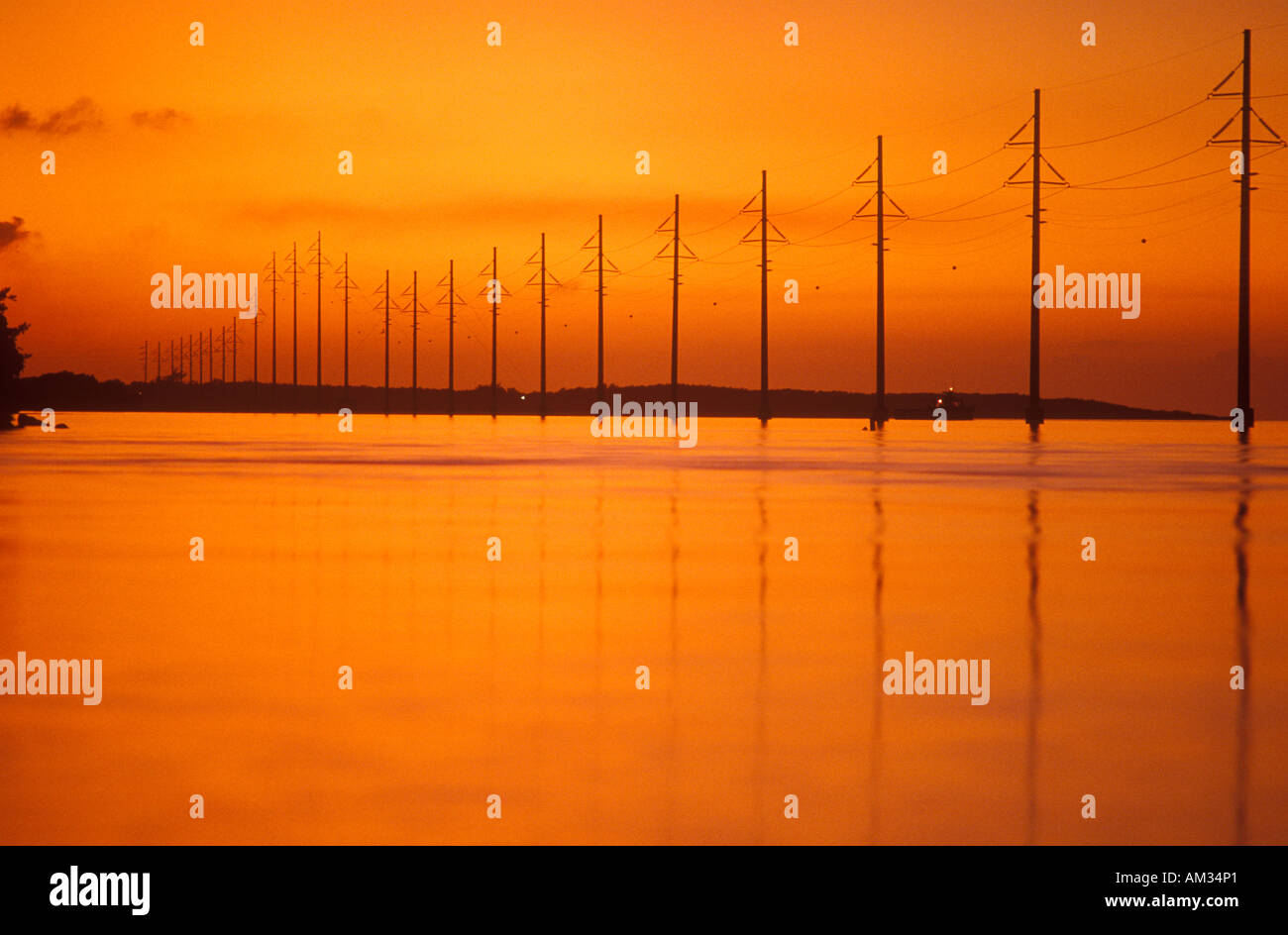 Telephone lines hi-res stock photography and images - Alamy